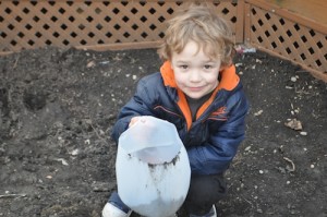 How to Make Your Own Kid Dirt/Sand Scooper - Mom and More